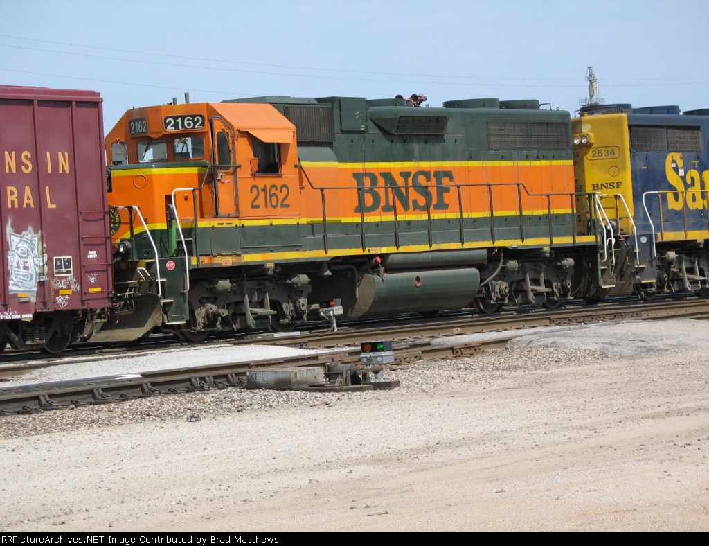 BNSF 2162 working Cherokee Yard